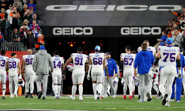 Damar Hamlin’s collapse exposes NFL greed, racism – Struggle – La Lucha