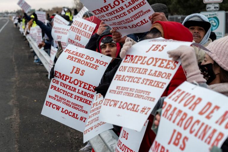Greeley meatpackers win contract after three-week strike – Struggle ...